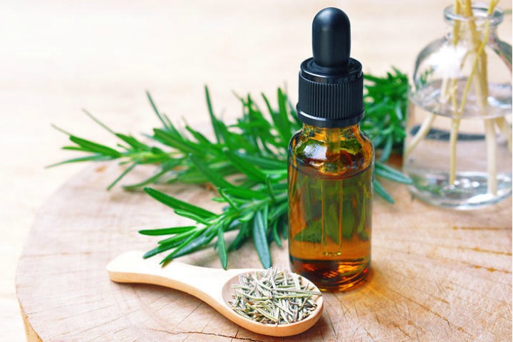 Rosemary Essential Oil: A Fragrant Elixir of Health and Wellness - Pure ...